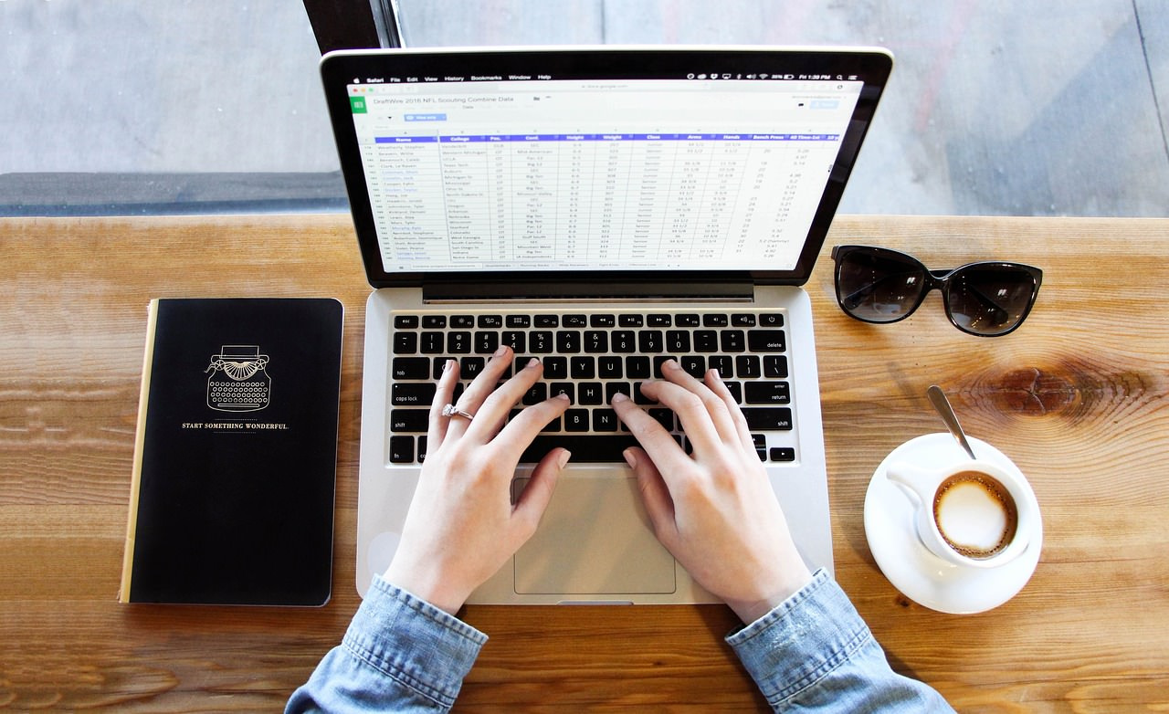 Difference Between CSV And XLS